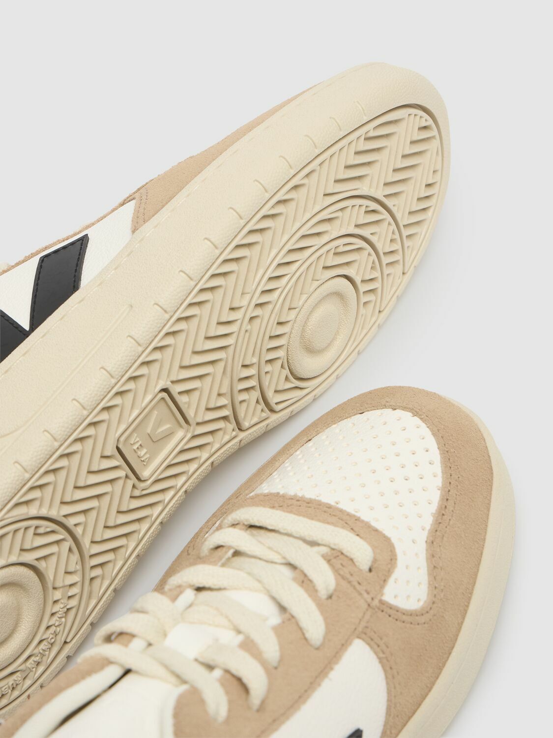 VEJA V-10 Chrome-free Sneakers VEJA