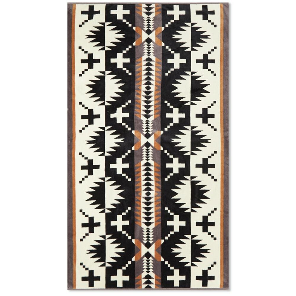 Pendleton Oversized Jacquard Towel in Brown Pendleton