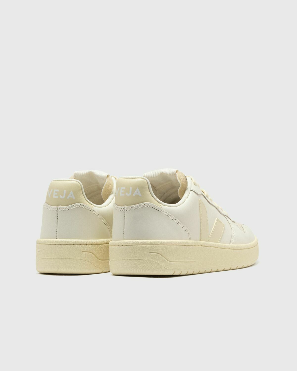 Veja LEATHER Beige Womens Lowtop VEJA