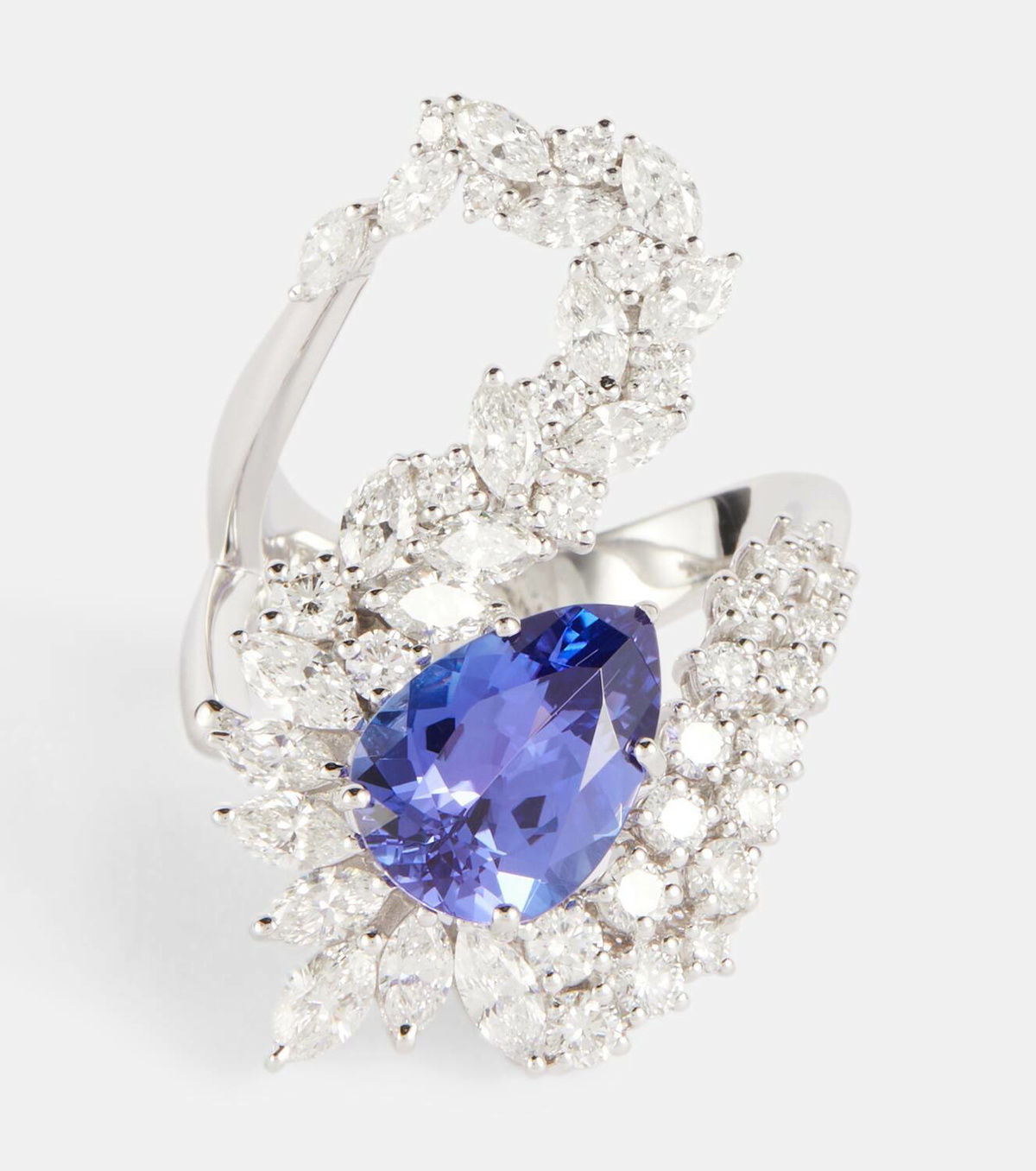 Yeprem 18kt white gold ring with tanzanite and diamonds Yeprem