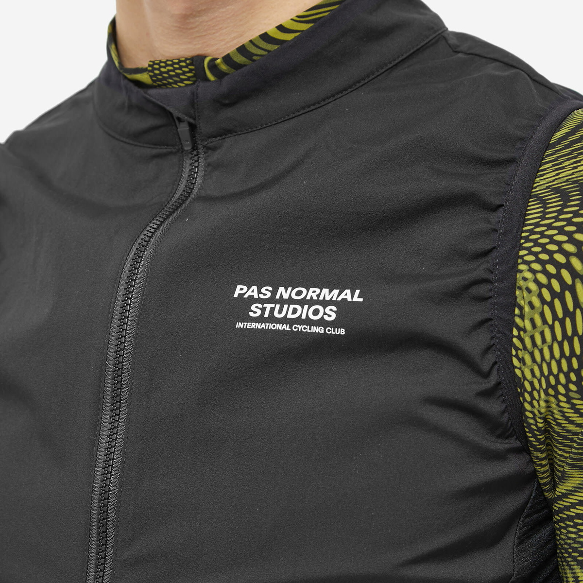 Pas Normal Studios Men's Mechanism Stow Away Gilet in Black Pas Normal ...
