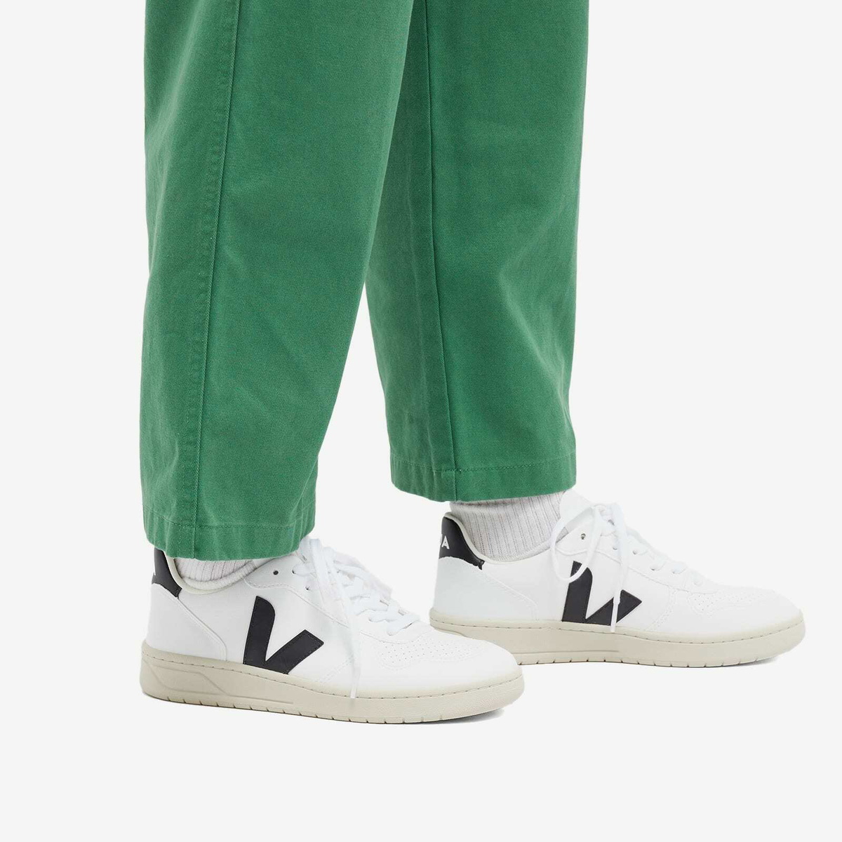 Veja Womens Women's V-10 Sneakers in White/Black VEJA
