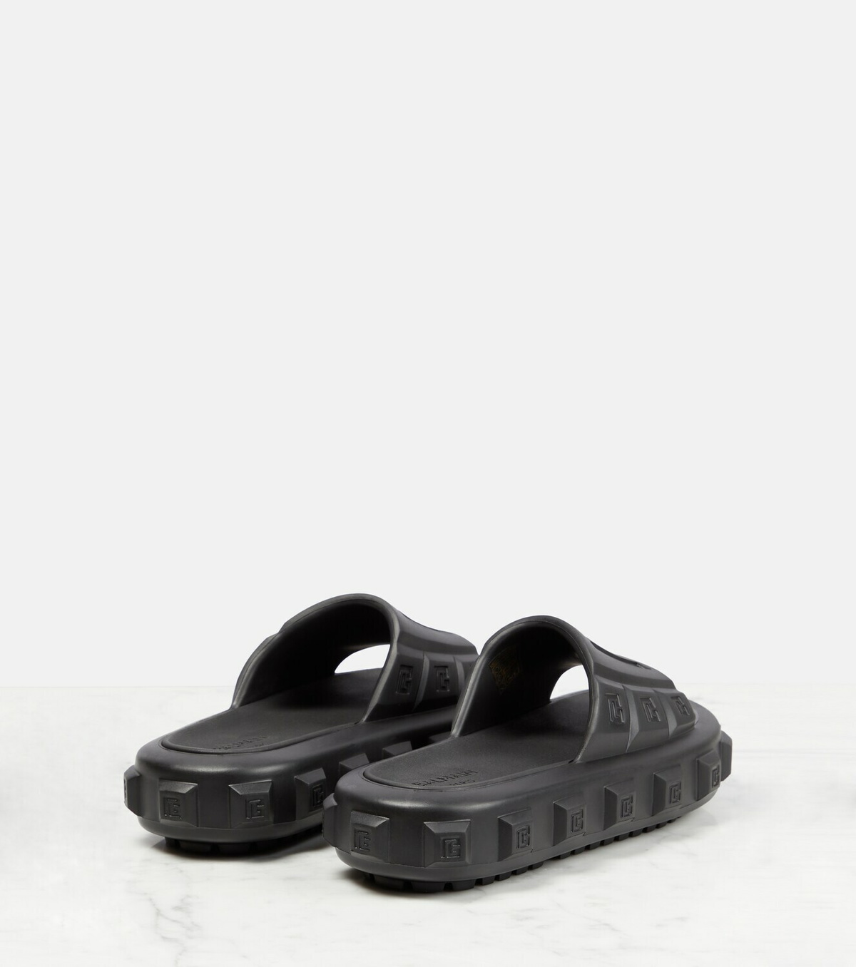 Balmain - Ari slides Balmain