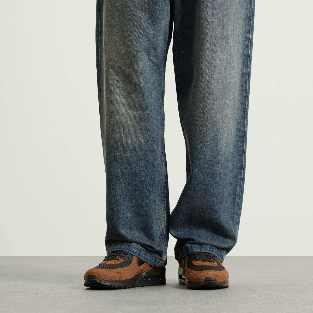 Nike Men's Air Max 90 Prm Nbhd Sneaker in Lt British Tan/Black Nike