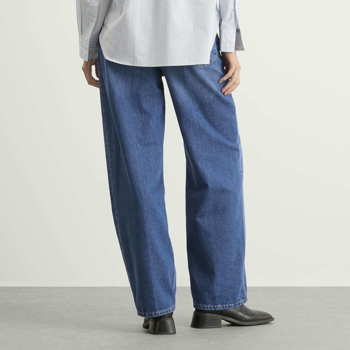 Closed Women's Nikka Boyfriend Jeans in Mid Blue Closed