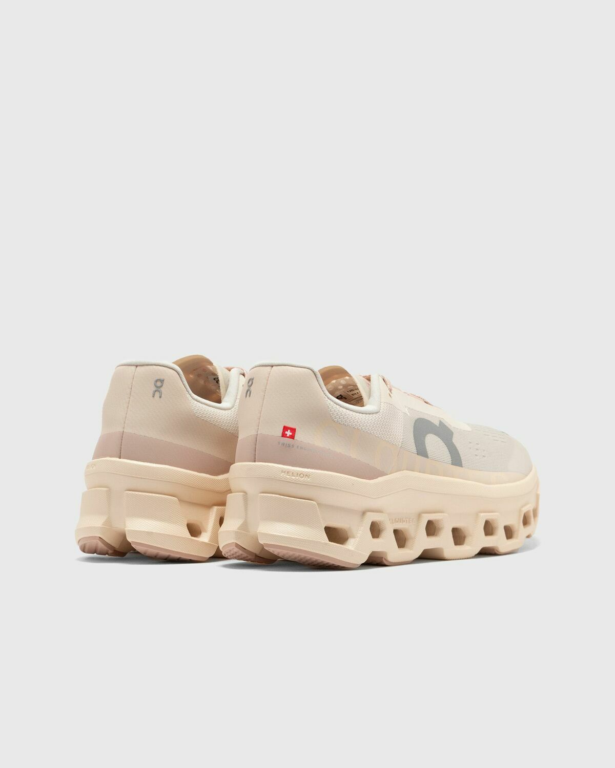 On Cloudmonster Pink Lowtop/Performance & Sports On
