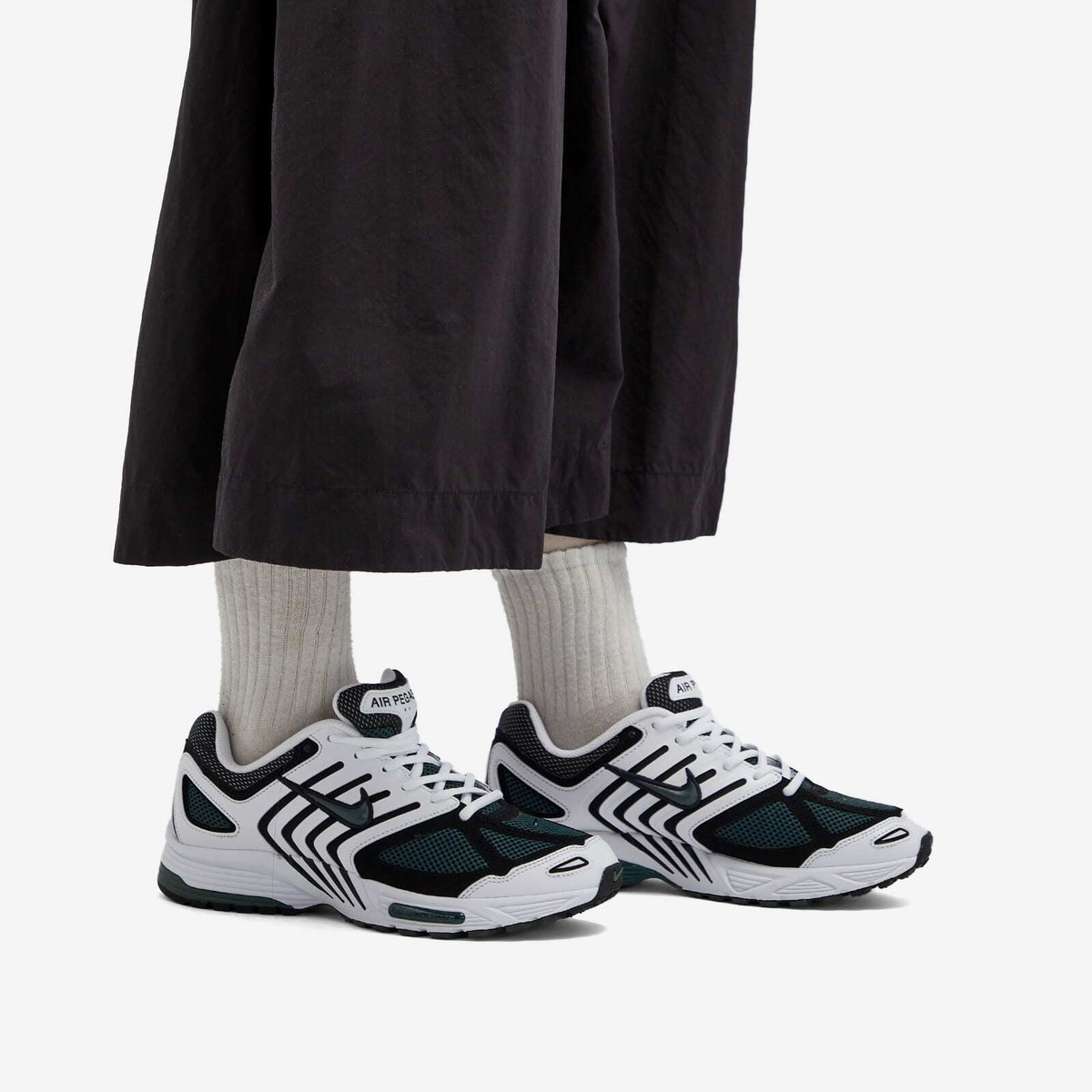 Nike Women's Air Pegasus 2005 W Sneaker in White/Green/Black Nike