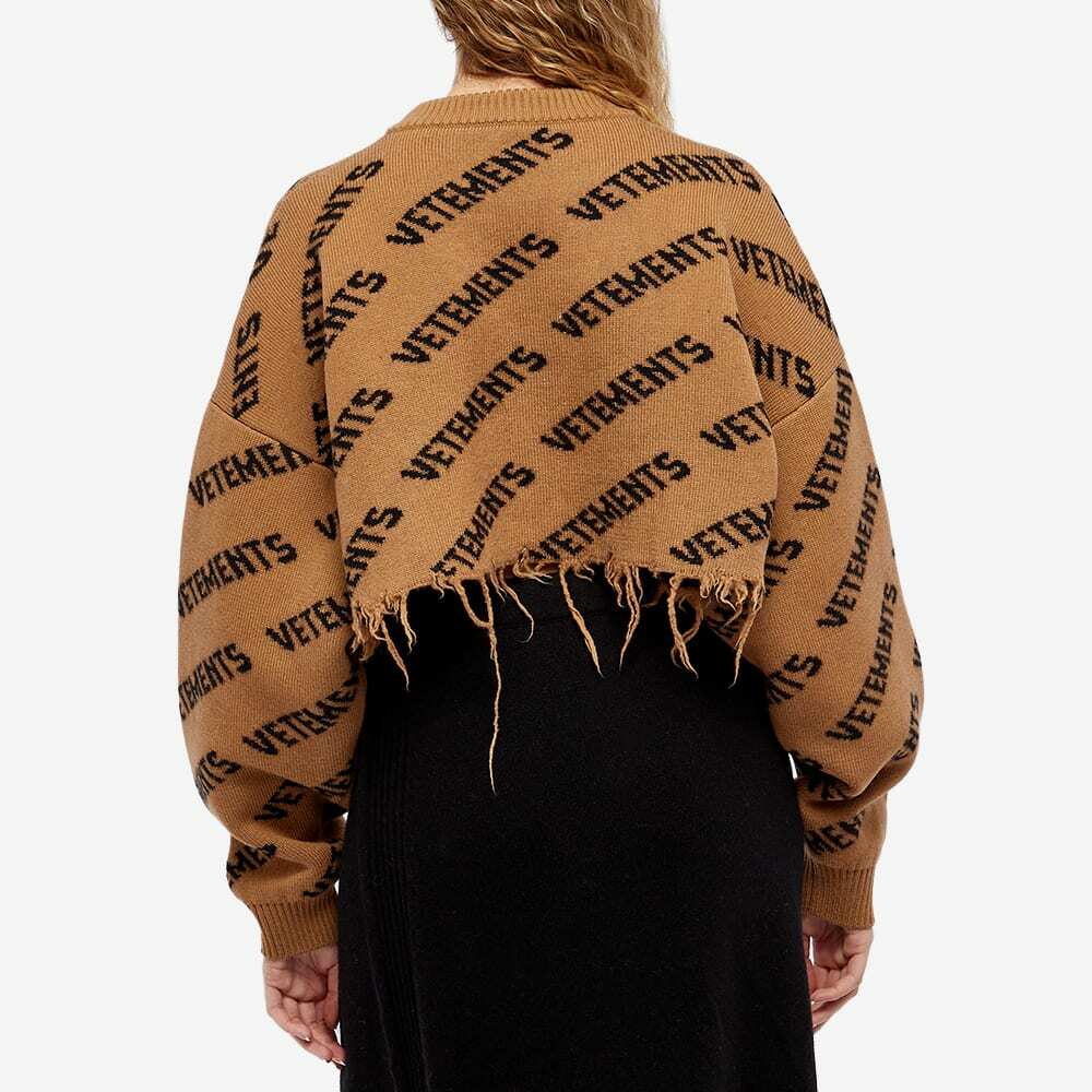 Vetements Women's Monogram Cropped Knitted Sweater in Camel/Brown Vetements