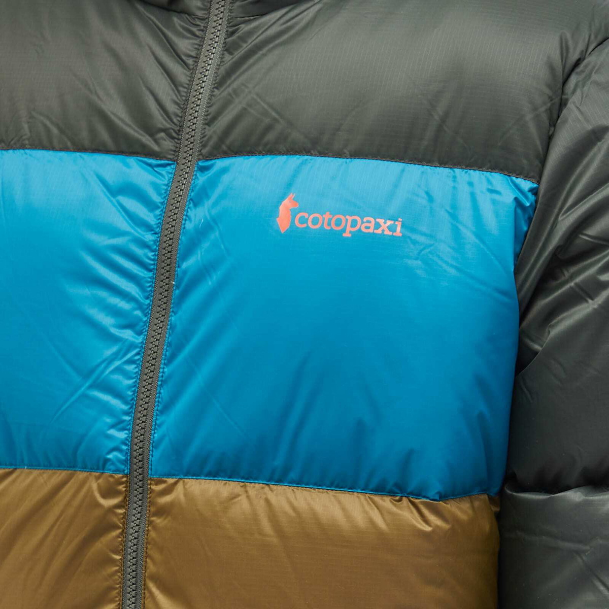 Cotopaxi Men's Solazo Down Hooded Jacket in Woods/Gulf Cotopaxi