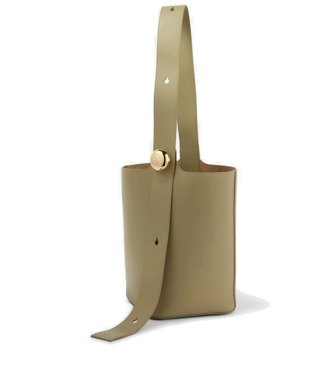 Loewe Pebble Medium leather bucket bag Loewe