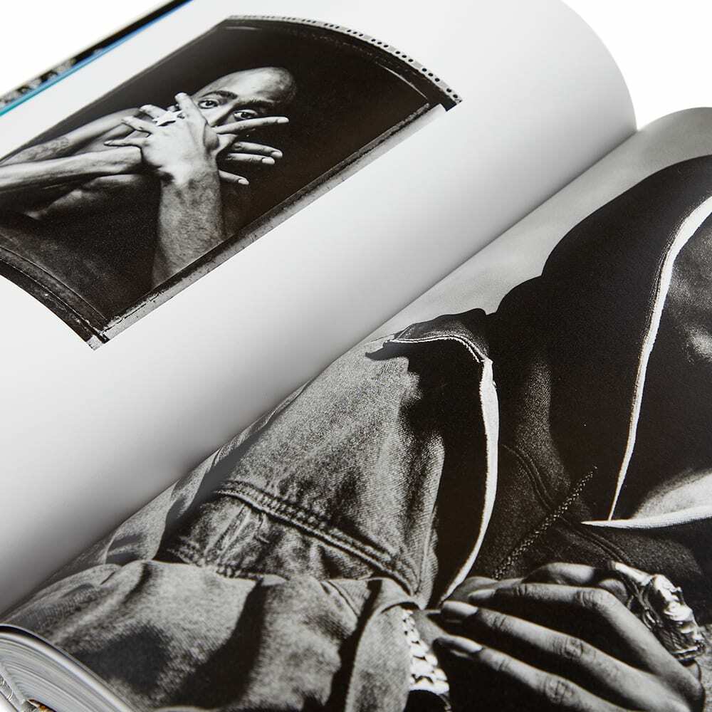 Taschen Ice Cold. A Hip-Hop Jewelry History in Vikki Tobak Taschen
