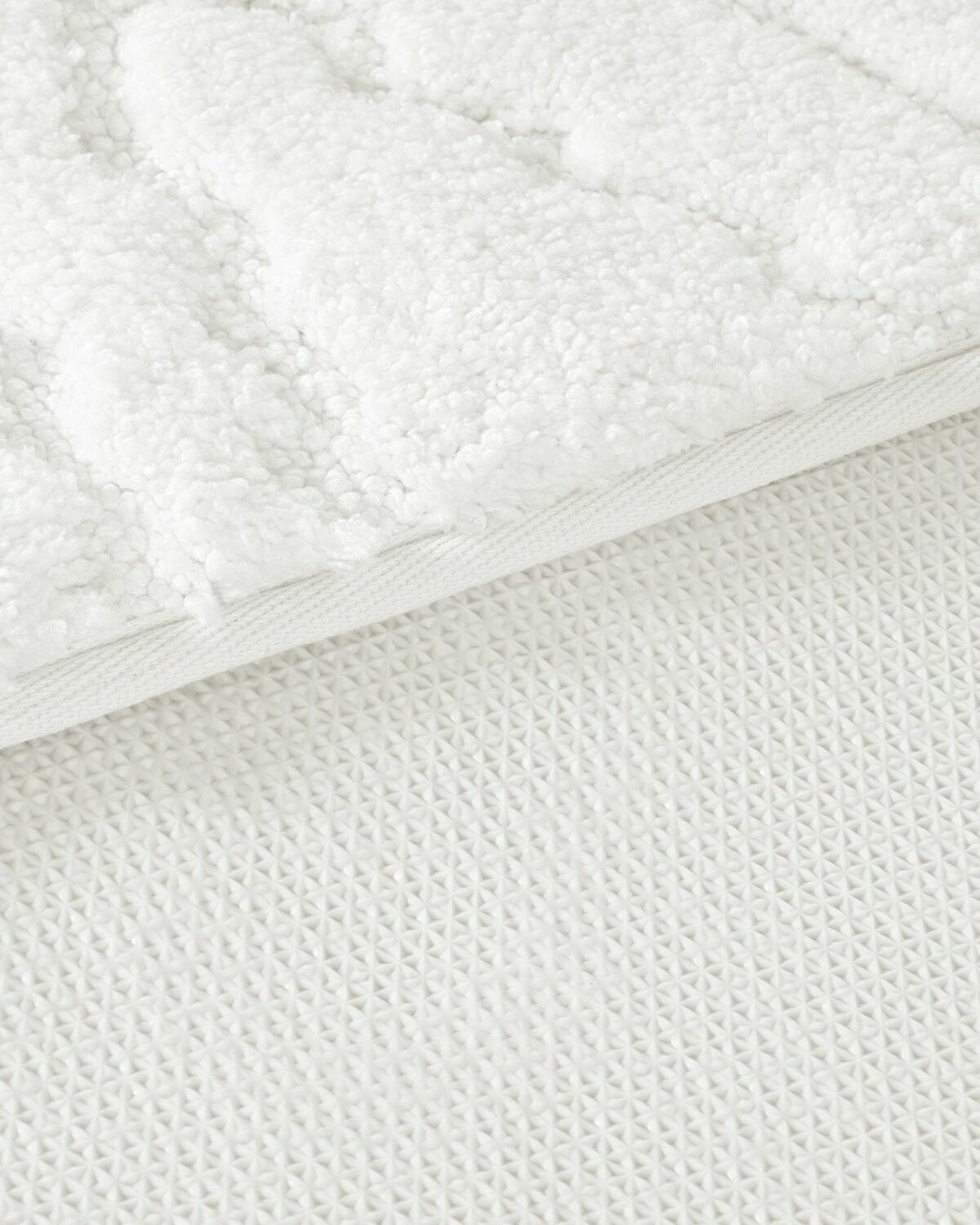 Lacoste LHERITAG BATH MAT 50CMx80CM White Mens Bathing/Home deco Lacoste