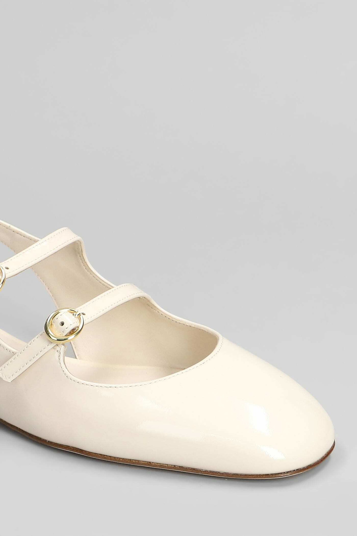 Stuart Weitzman Benni Mj Pumps In Beige Patent Leather Stuart Weitzman