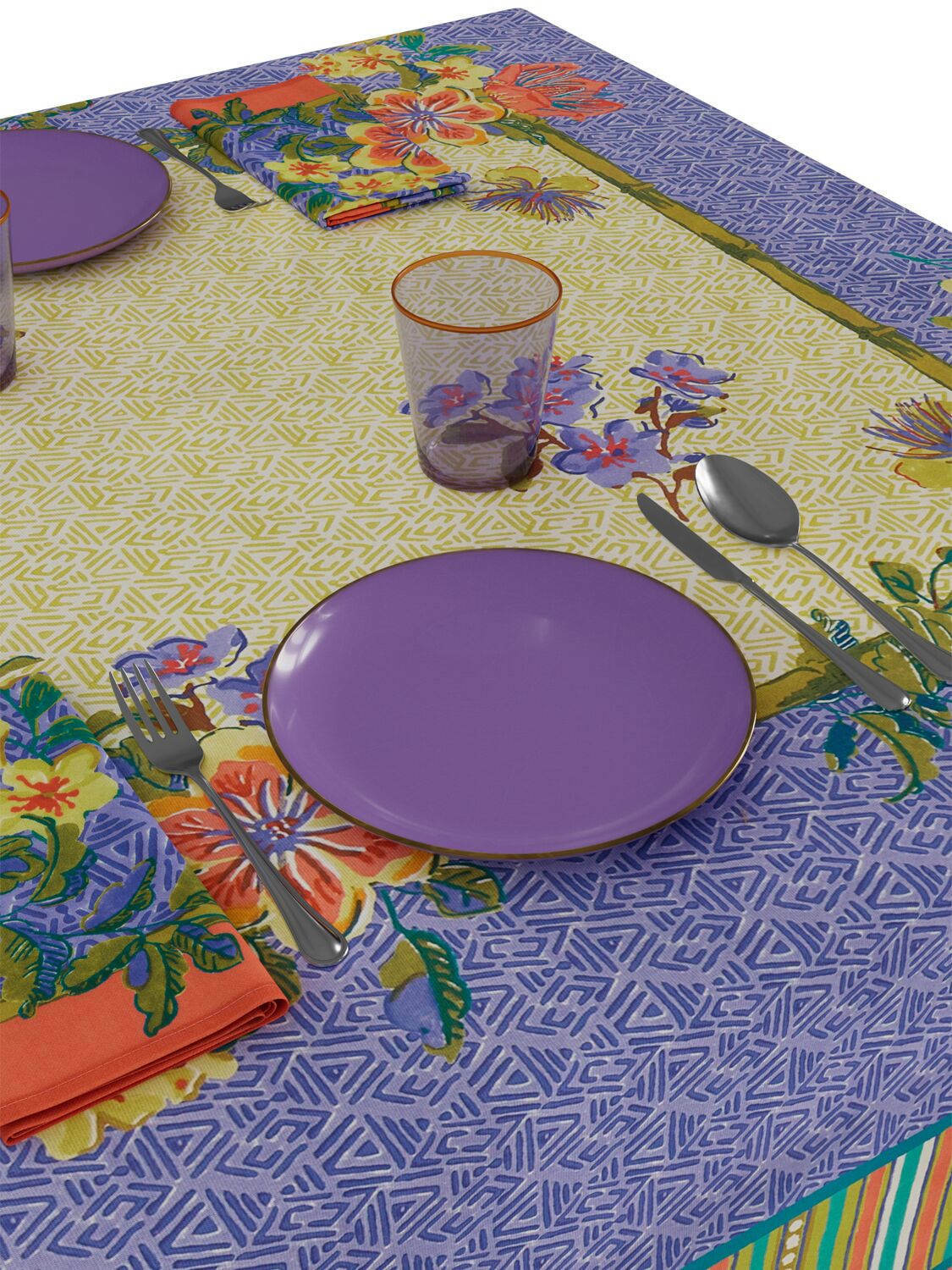 LISA CORTI Oriental Garden Pervinch Tablecloth Lisa Corti