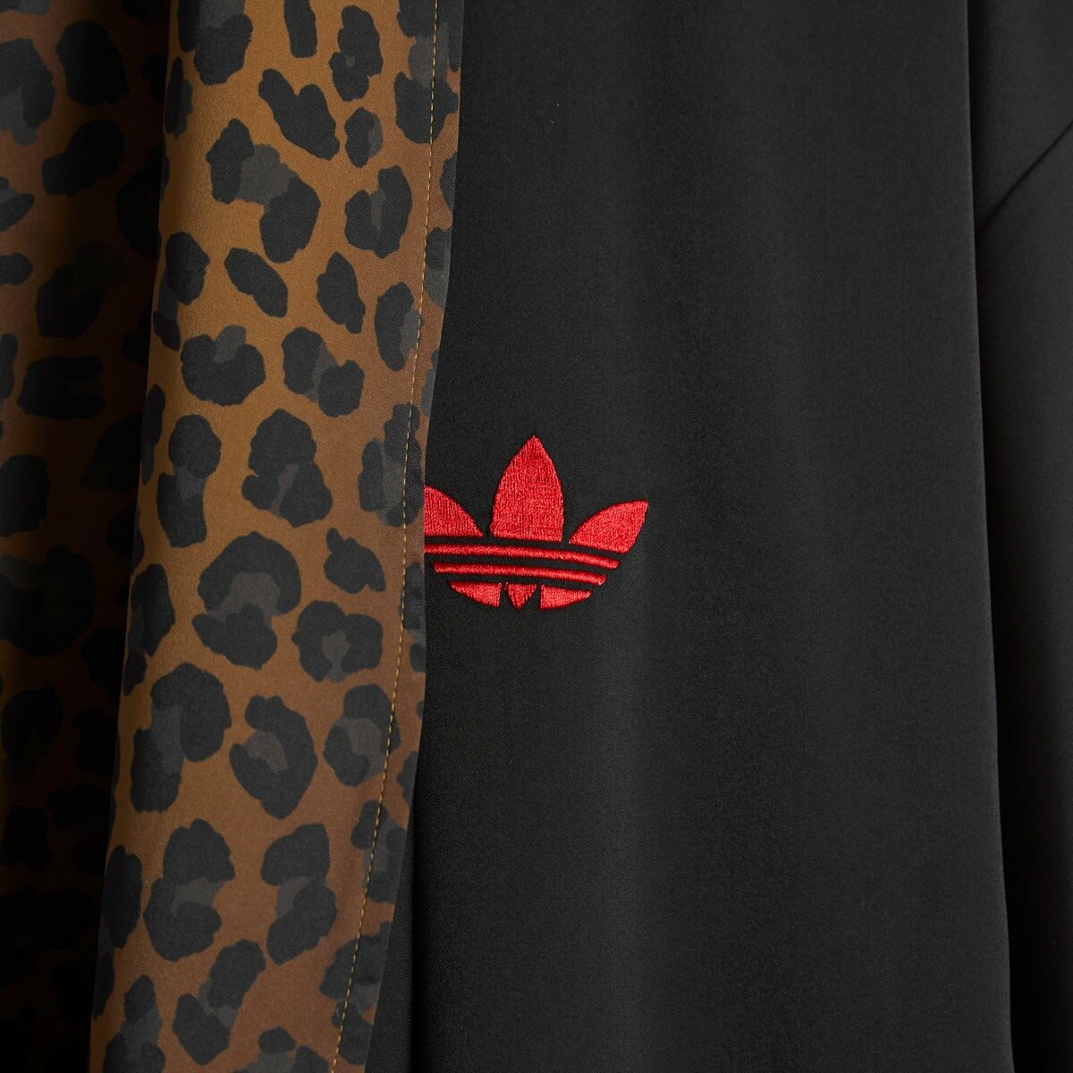 Adidas Men's Graphic Boxing Robe in Black/Leopard Aop adidas