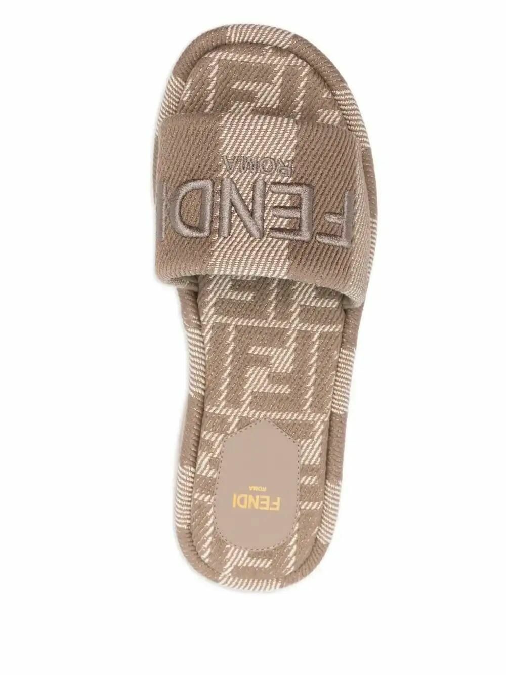 FENDI Logo-Embroidered Slides Fendi