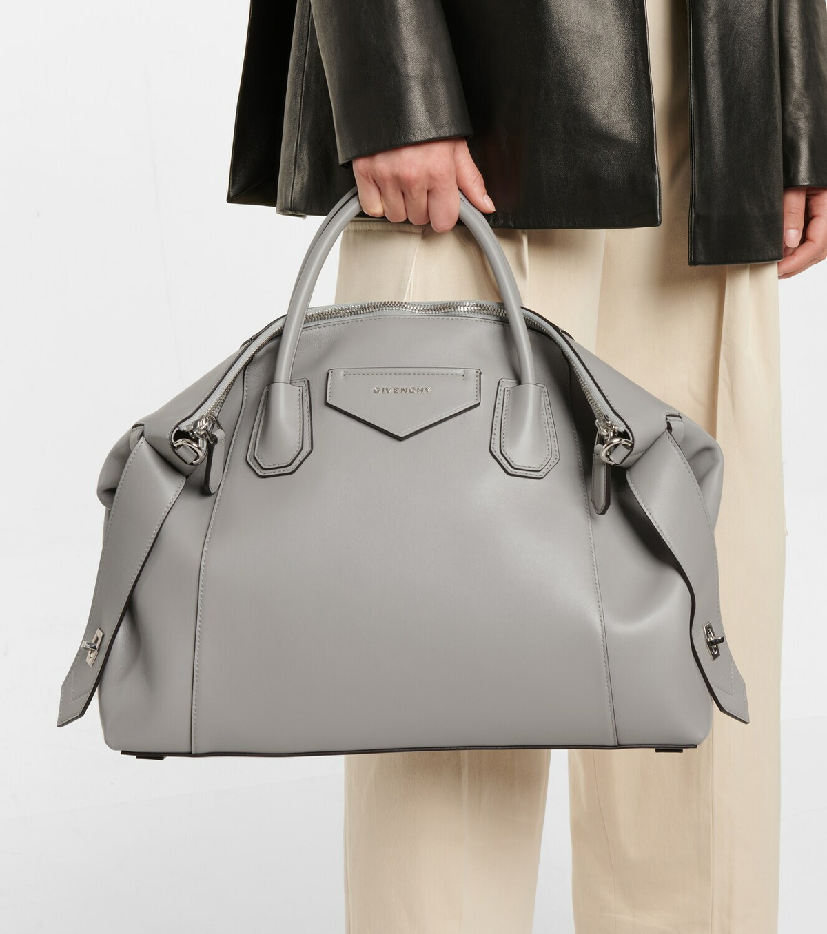 Givenchy - Antigona Soft Medium leather tote Givenchy