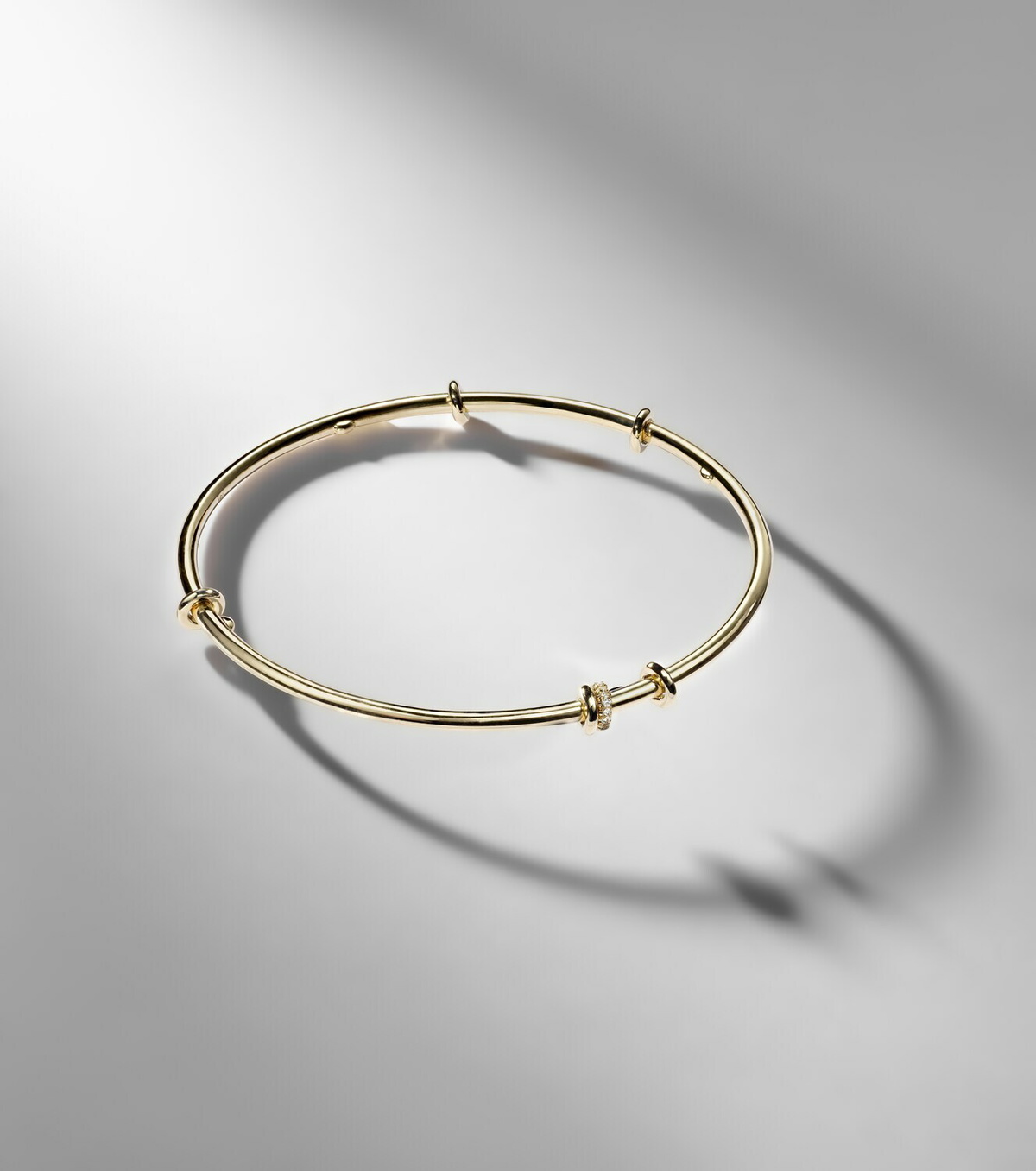 Spinelli Kilcollin Kini 18kt gold bangle with diamonds Spinelli Kilcollin