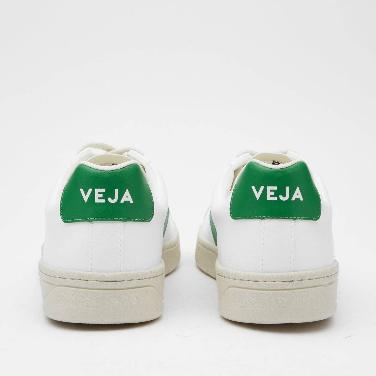 Veja Men's Urca Retro Sneakers in White/Emeraude VEJA