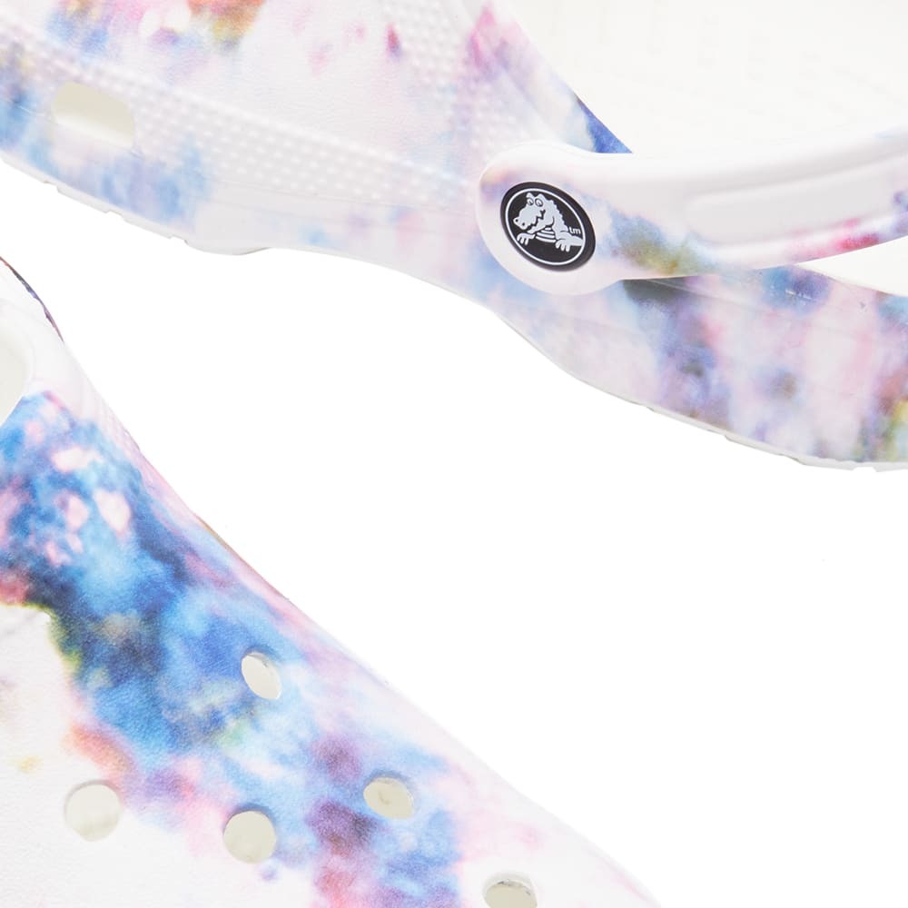 Crocs Classic Tie Dye Graphic Clog in Garnet/Multi Crocs