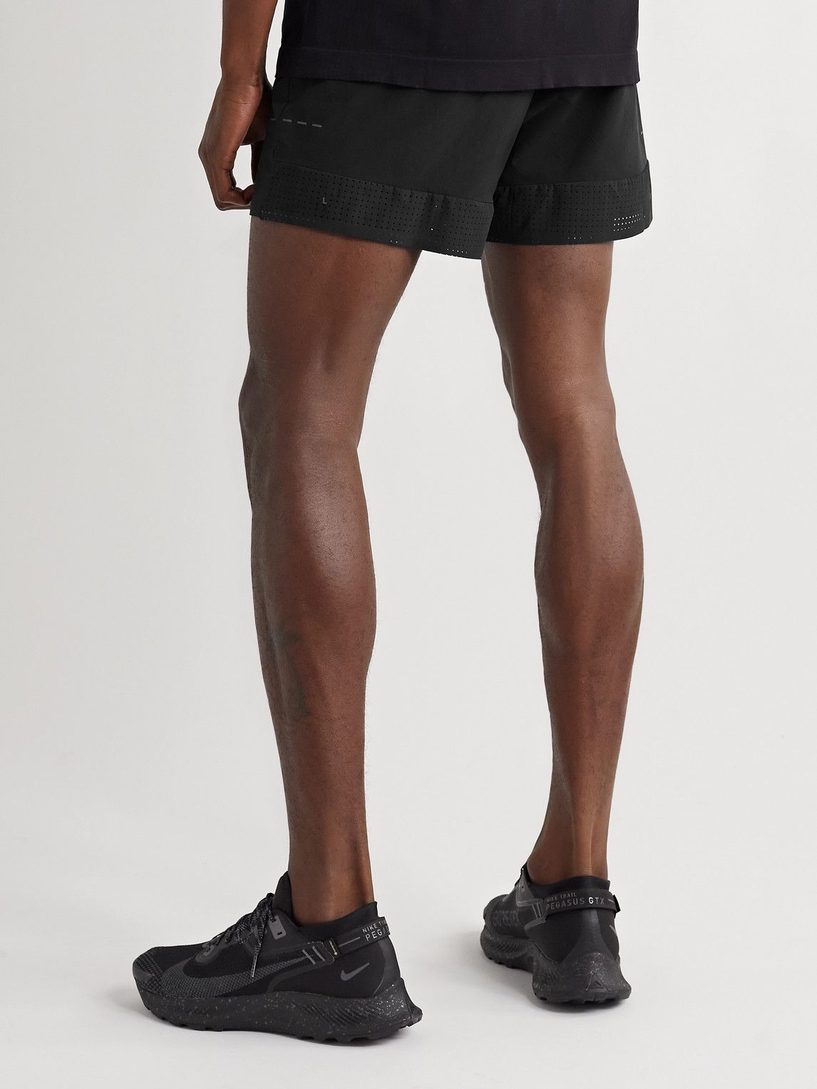 Falke Ergonomic Sport System - Core Challenger Mesh-Trimmed Stretch ...