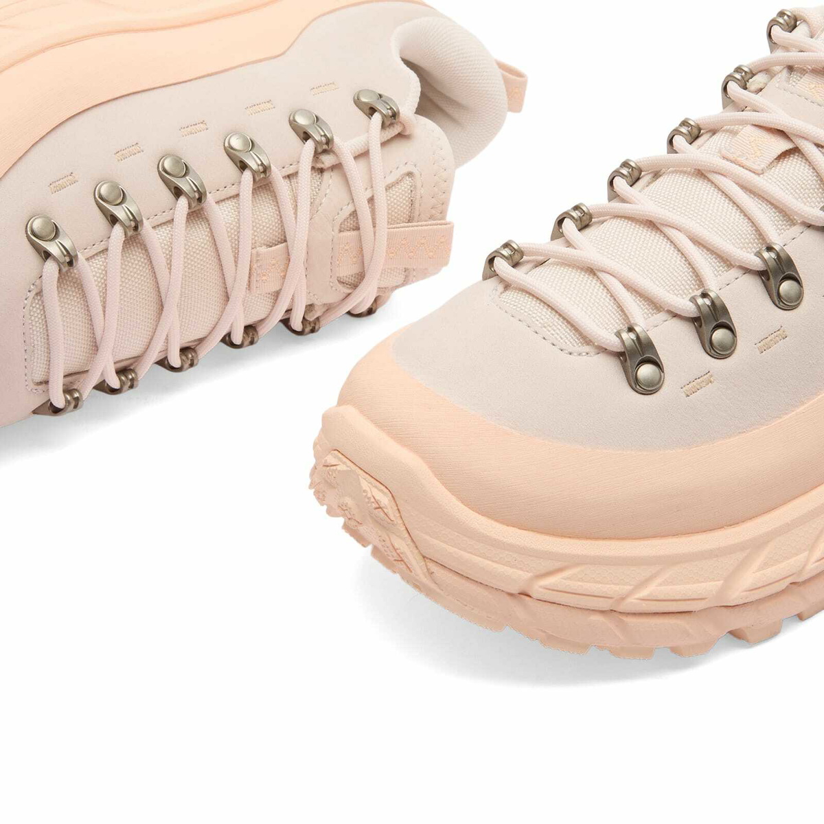 HOKA ONE ONE U Tor Summit Snekaer in Rose Cream/Tangerine Glow Hoka One One