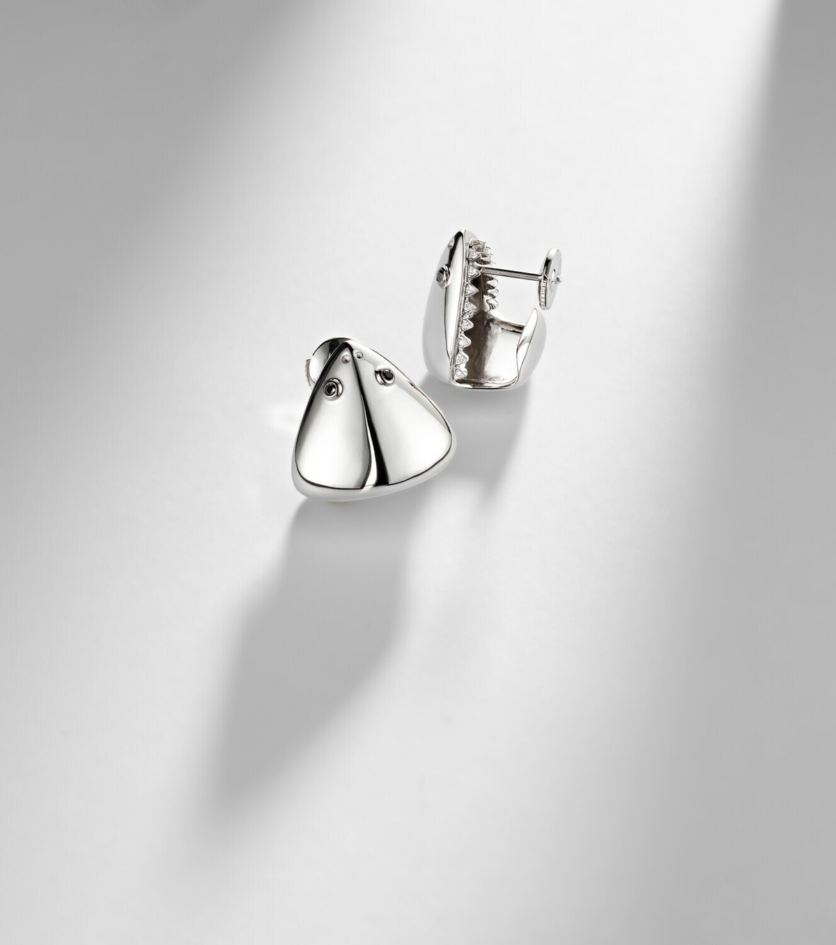Yvonne Léon Requin 9kt white gold earrings with diamonds Yvonne Leon