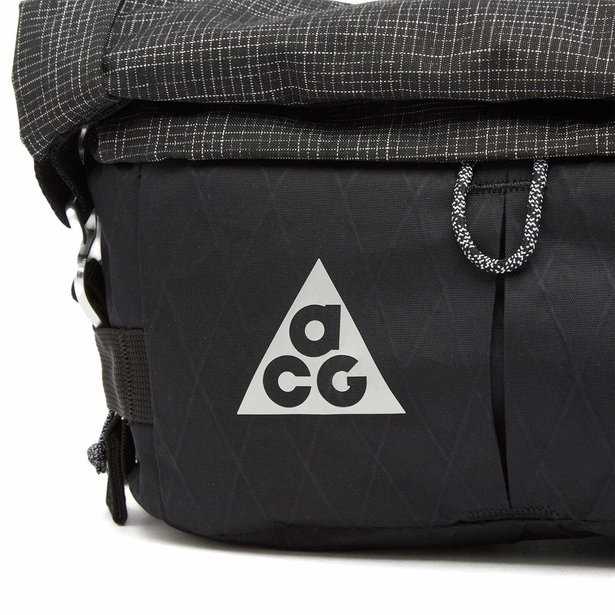 Nike Men's ACG Aysén Cross Body Bag in Black/Metallic Silver Nike