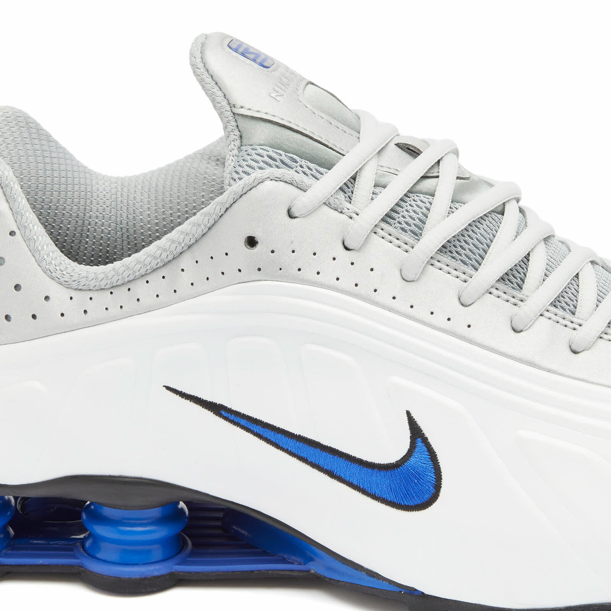 Nike Men's Shox R4 Sneaker in White/Silver/Blue Nike