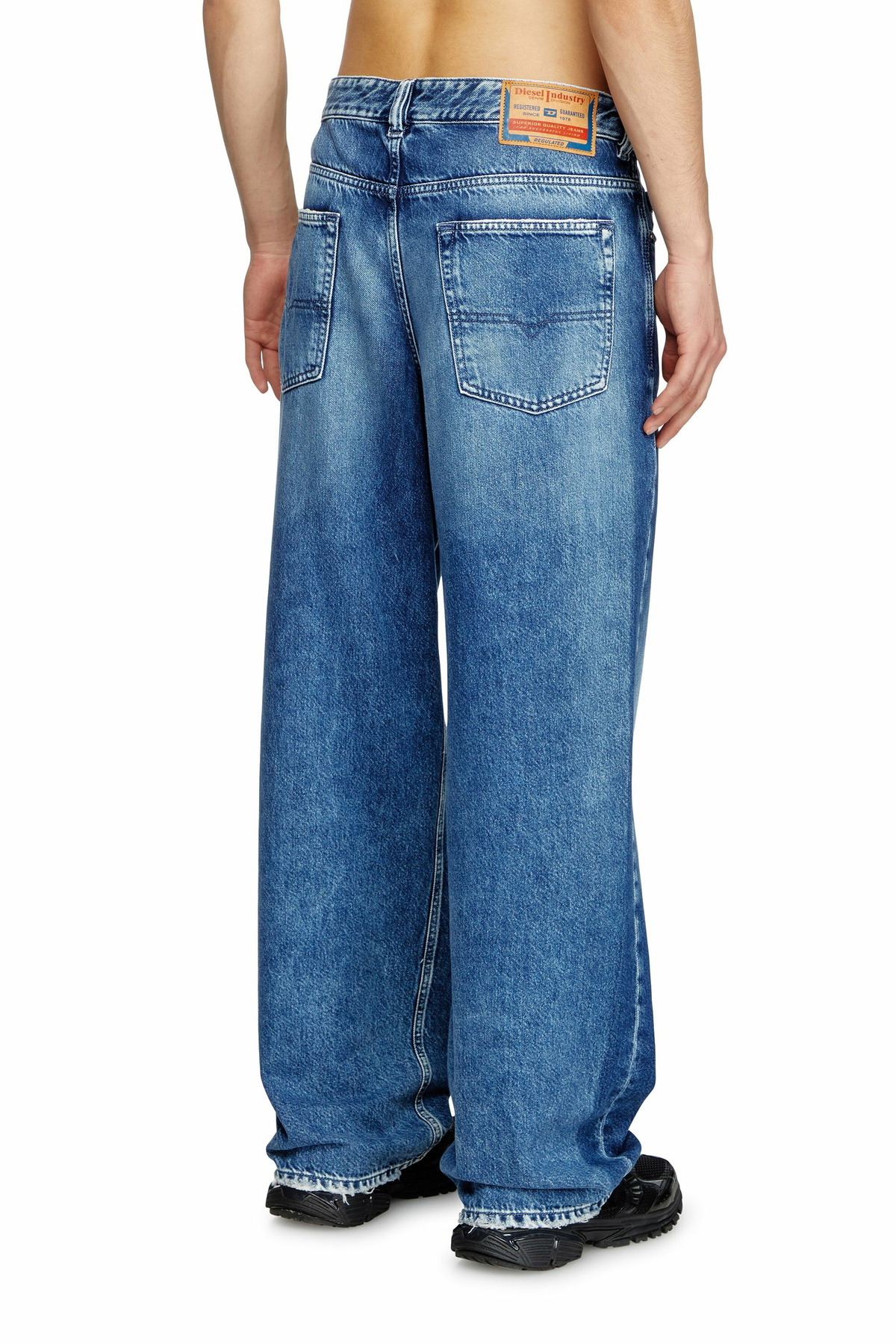 Diesel Relaxed Jeans - 2001 D-Macro - Jeans Mens in Blue Diesel