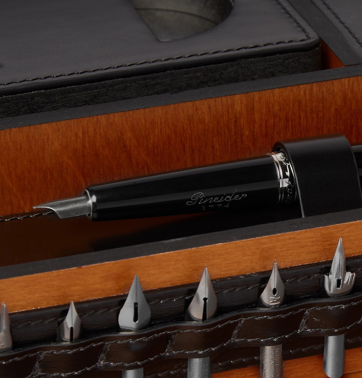 Pineider - 1949 Leather Travel Writing Desk Set - Black Pineider