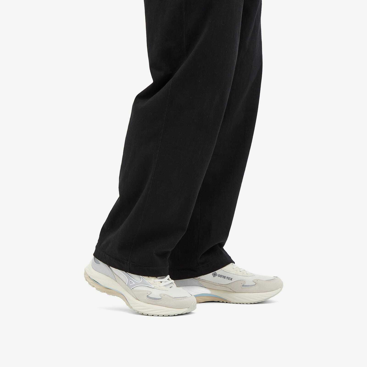 Mizuno x BSTN Wave Rider WAVE RIDER β Gore-tex Sneaker in Snow White ...