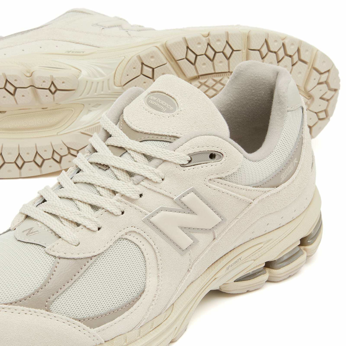 New Balance 2002R Sneaker in Timberwolf New Balance