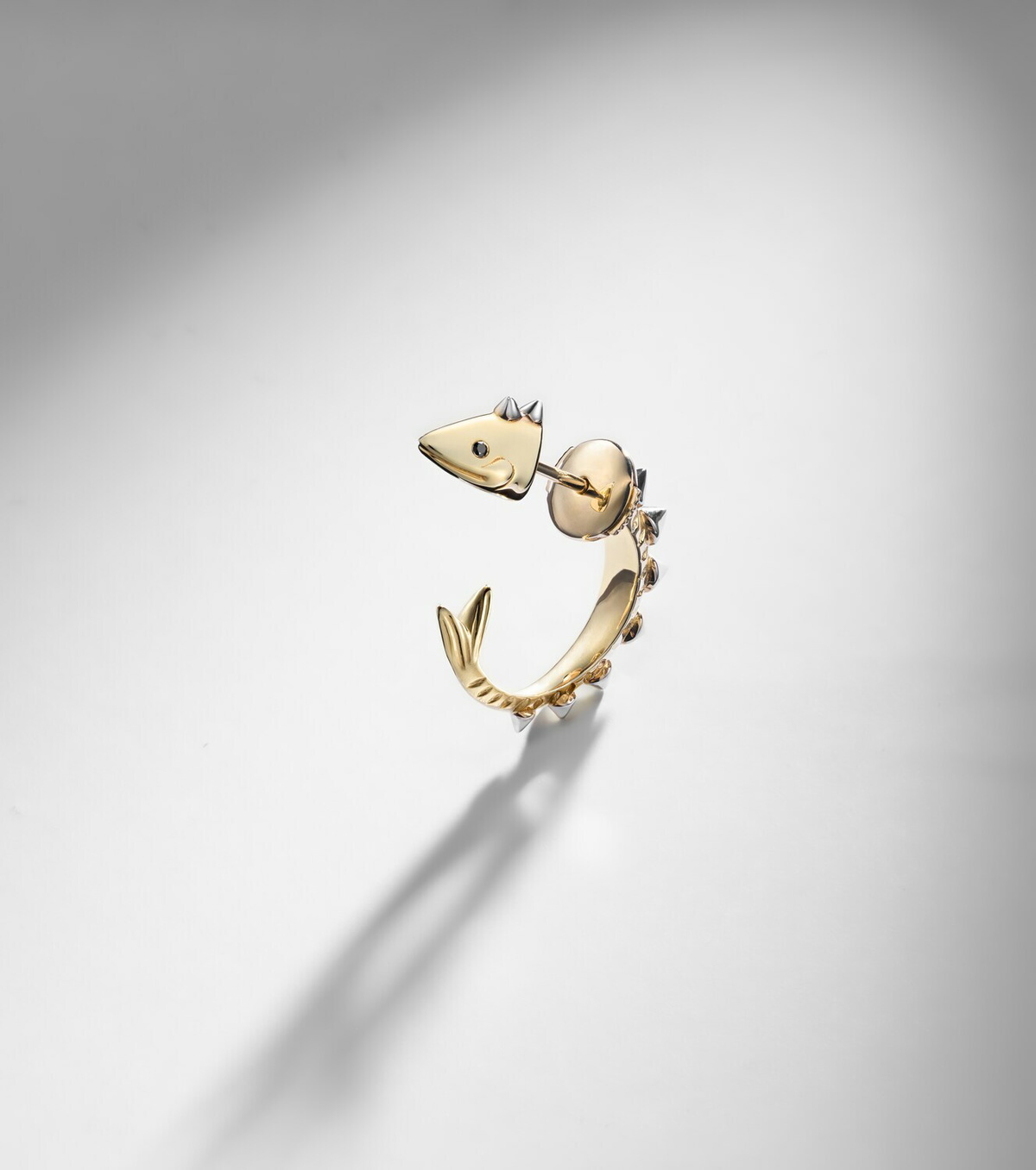 Yvonne Léon Marlin 9kt gold single earring with diamonds Yvonne Leon