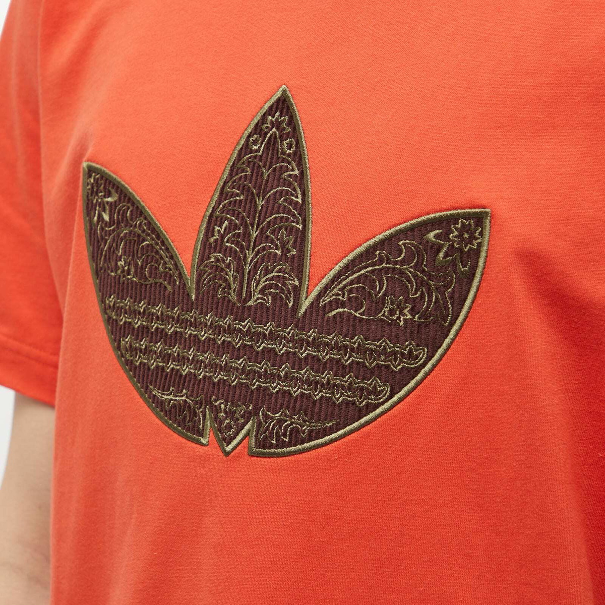 Adidas Men's APPLIQUE T-Shirt in Preloved Red adidas