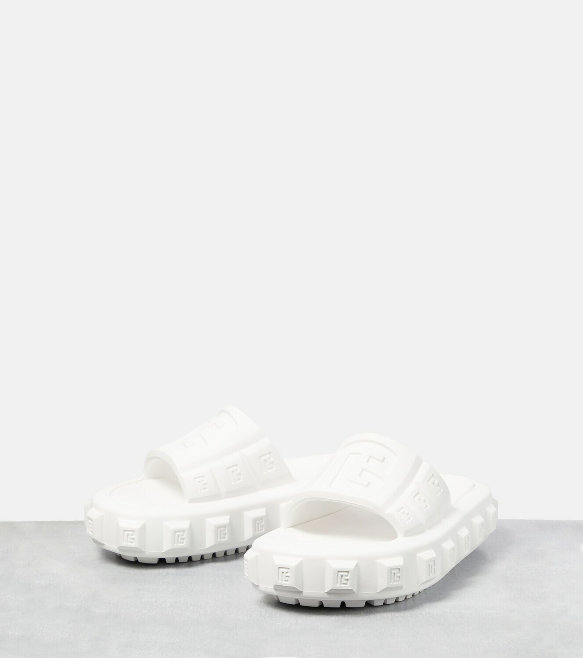 Balmain - Ari slides Balmain