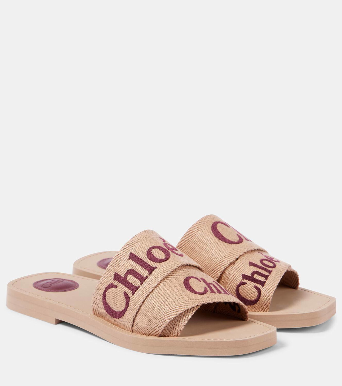 Chloé Woody slides Chloe