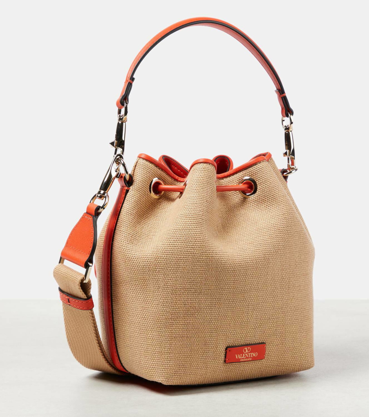 Valentino Garavani Locò Small raffia-effect bucket bag Valentino Garavani