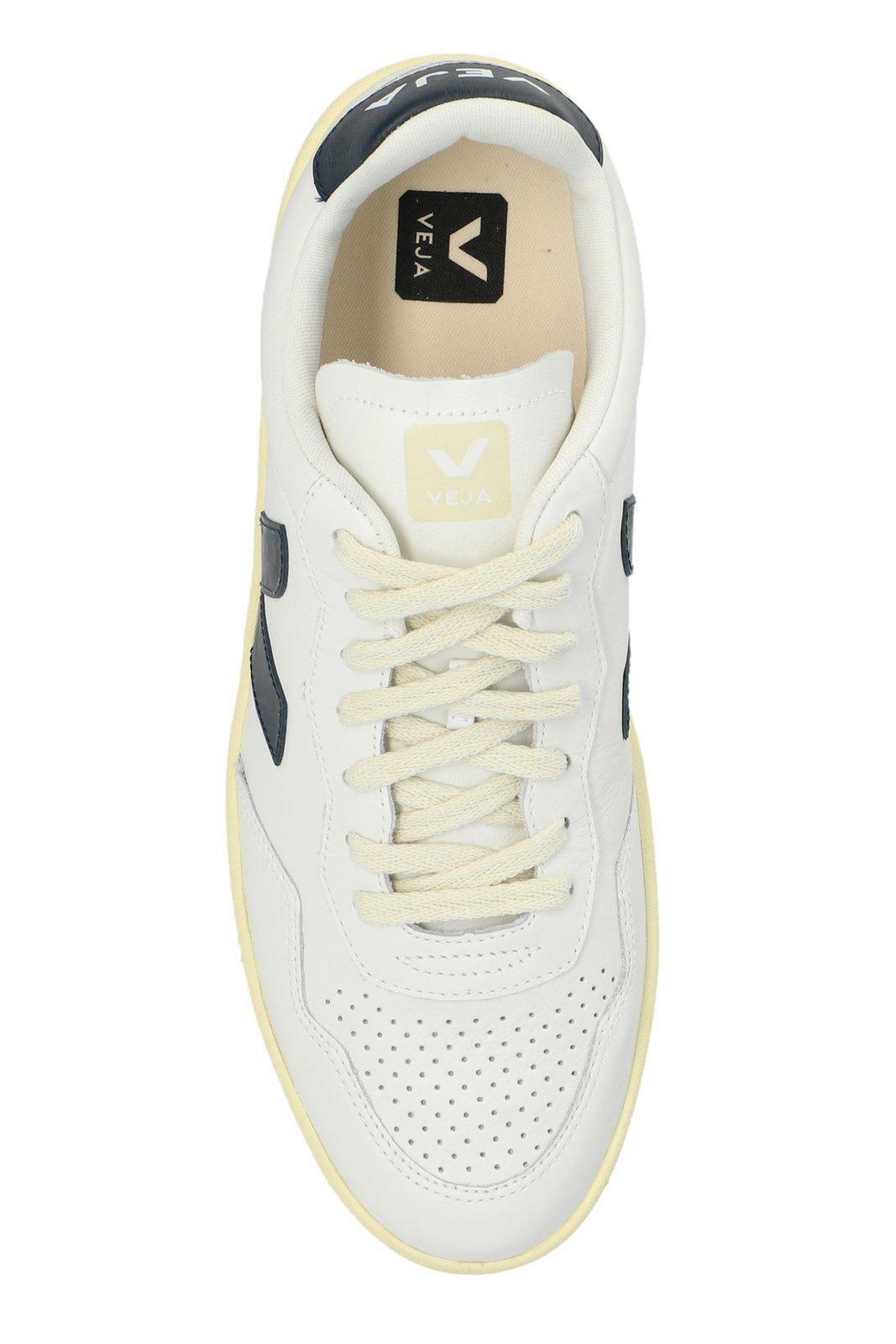 Veja V90 Low-top Sneakers VEJA