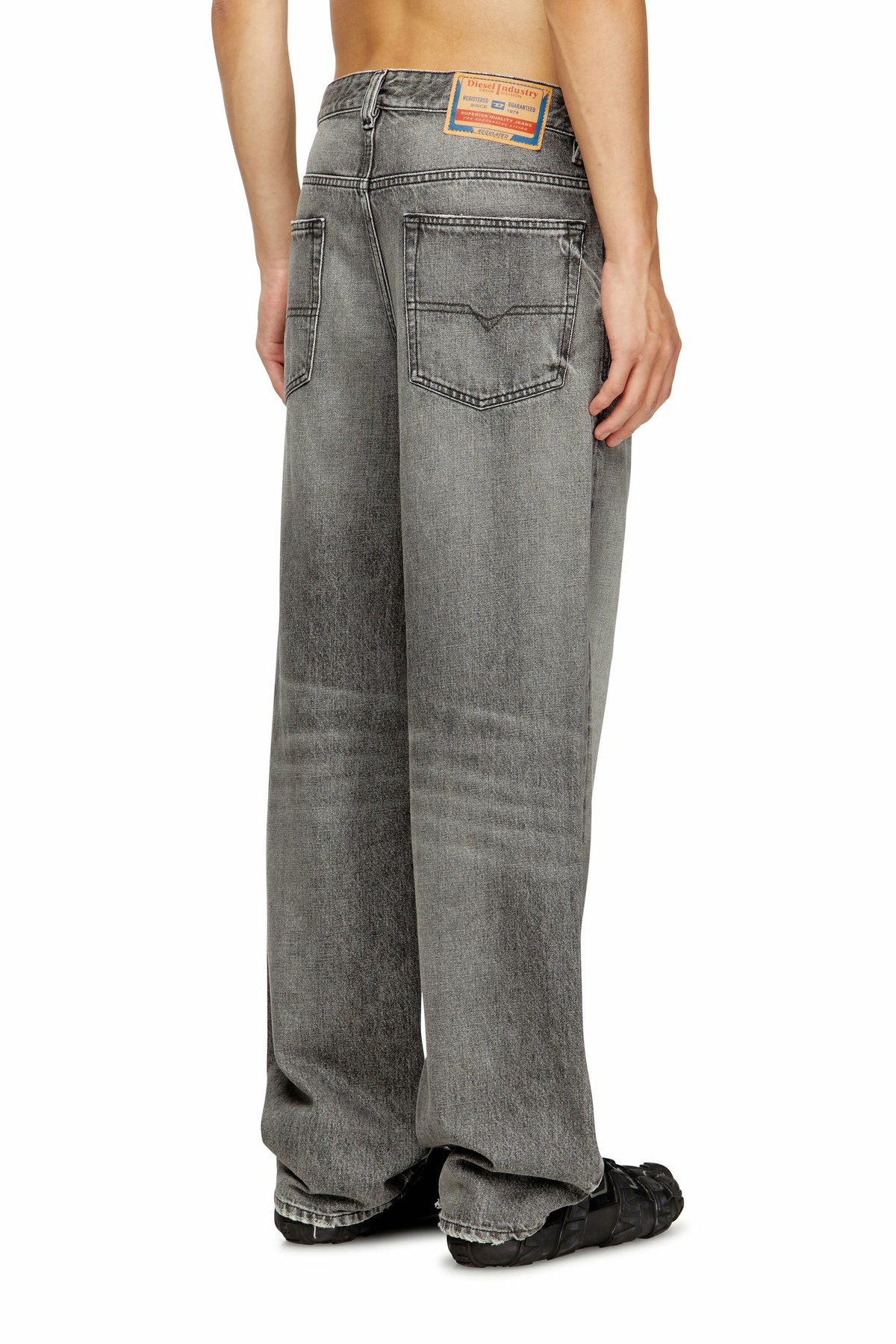 Diesel Relaxed Jeans - 2001 D-Macro - Jeans Mens in Grey Diesel