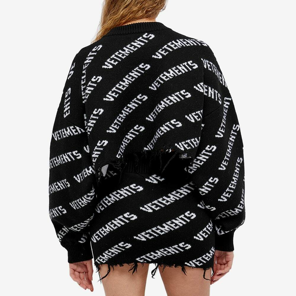 Vetements Women's Monogram Cropped Knitted Sweater in Black/White Vetements