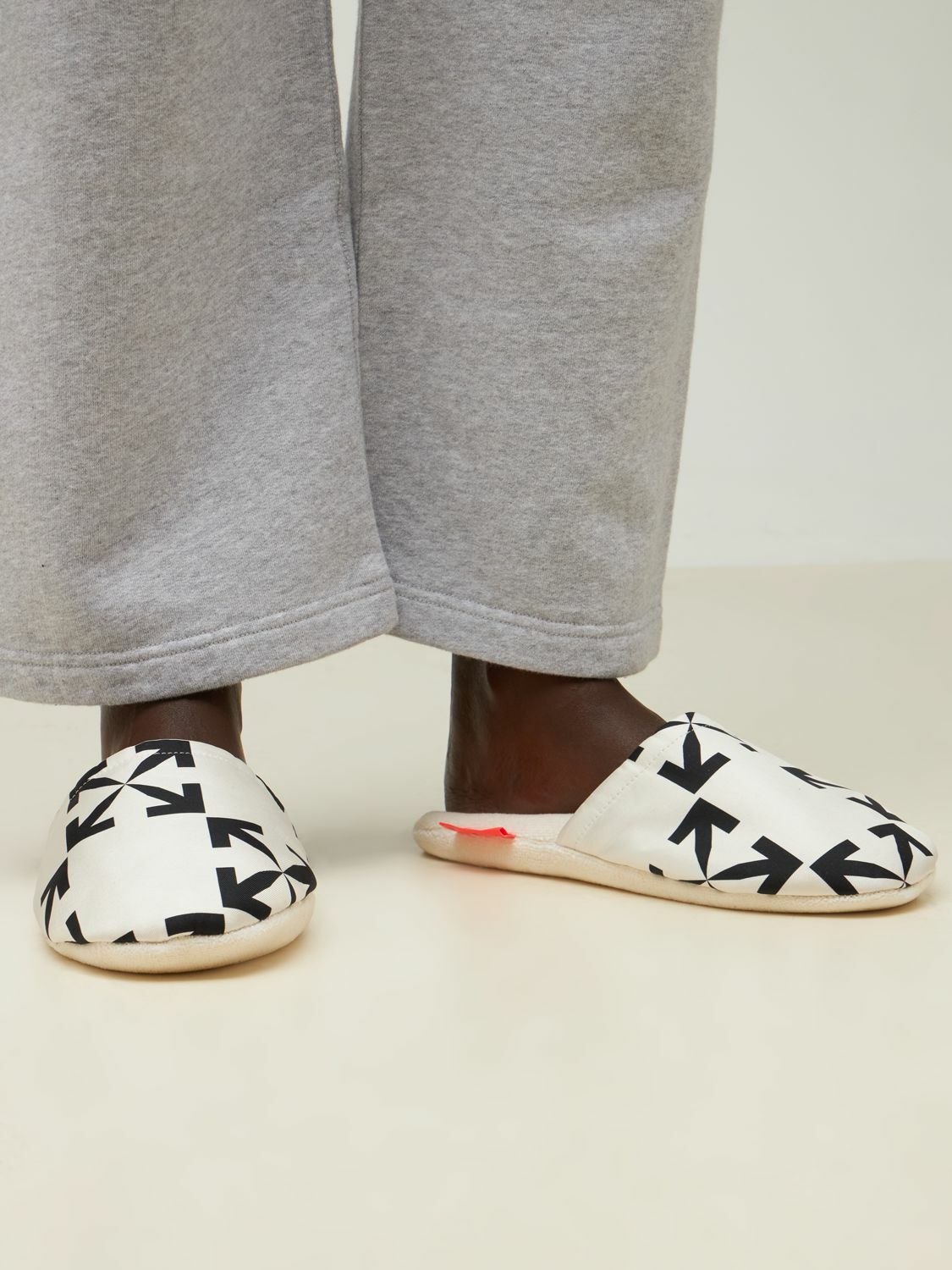 OFF-WHITE - Arrow Pattern Slippers Off-White