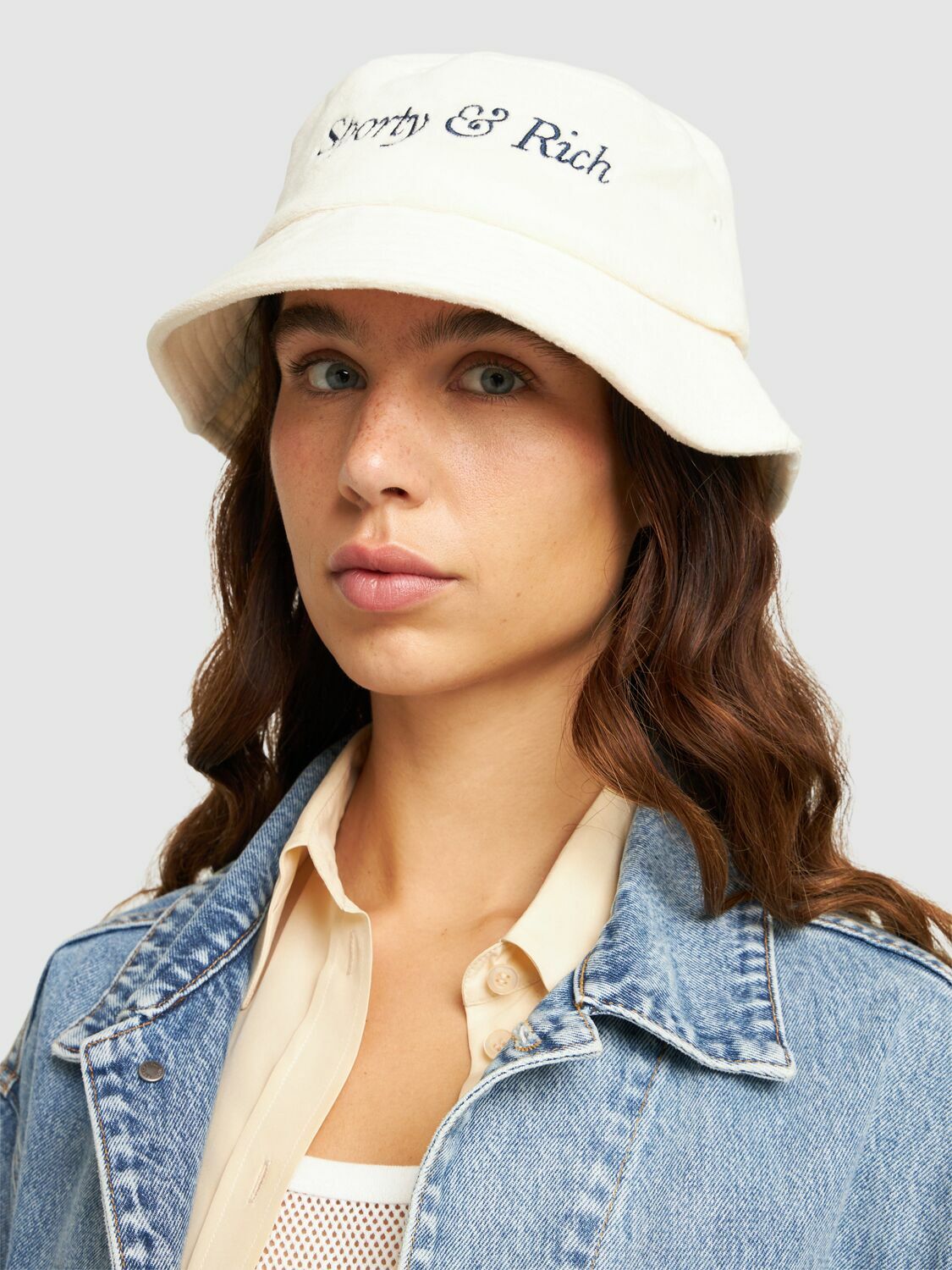 SPORTY & RICH - Italic Logo Embroidered Bucket Hat Sporty & Rich