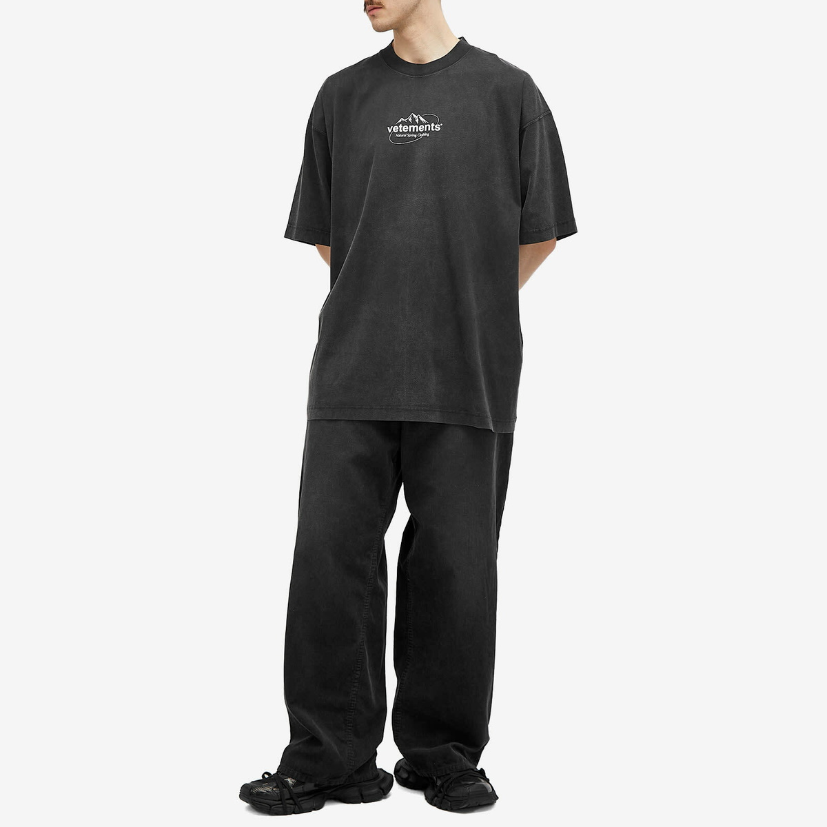 VETEMENTS Men's Spring Logo T-Shirt in Black Vetements