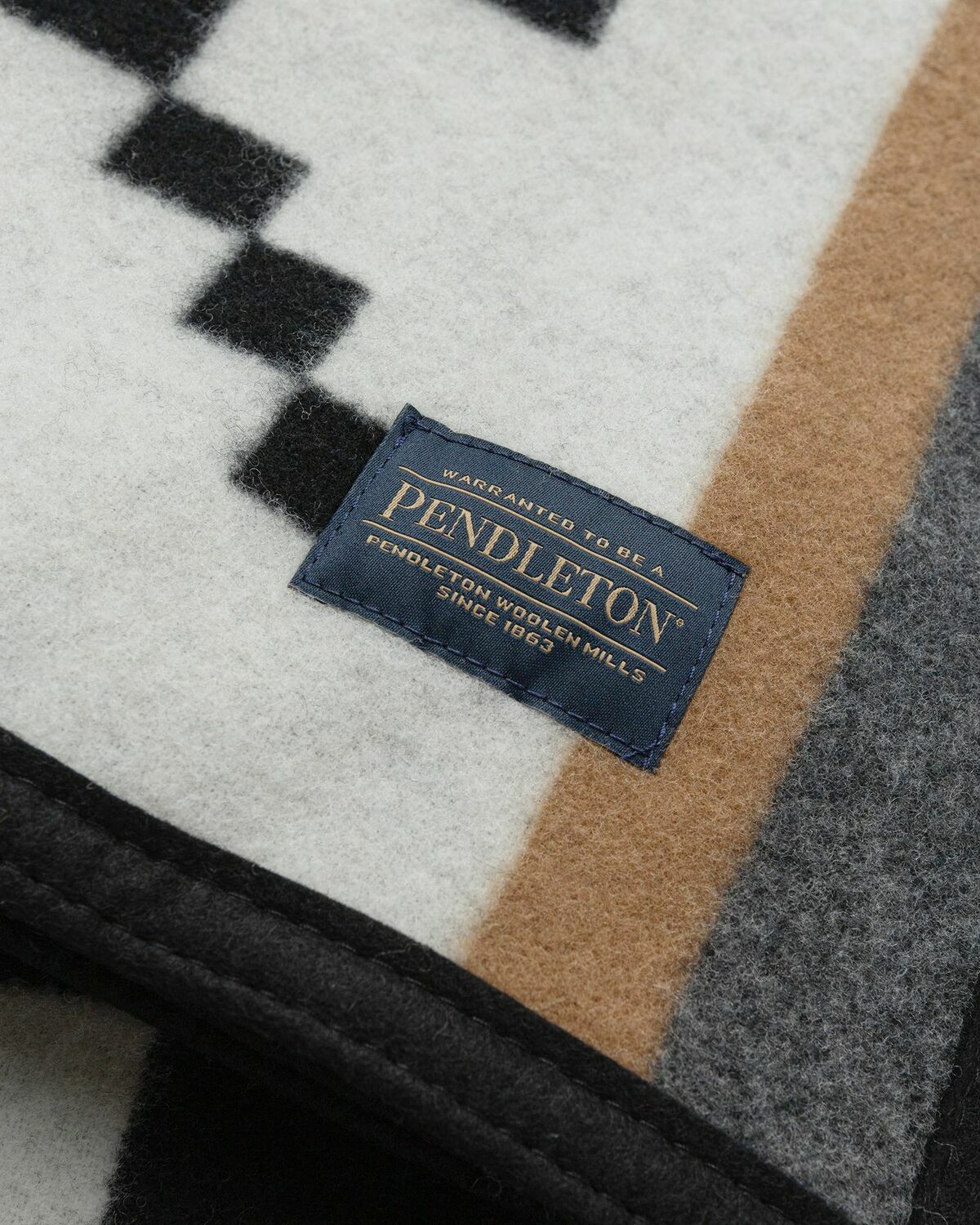 Pendleton Jacquard Napped Throw Black/White Home Deco Pendleton