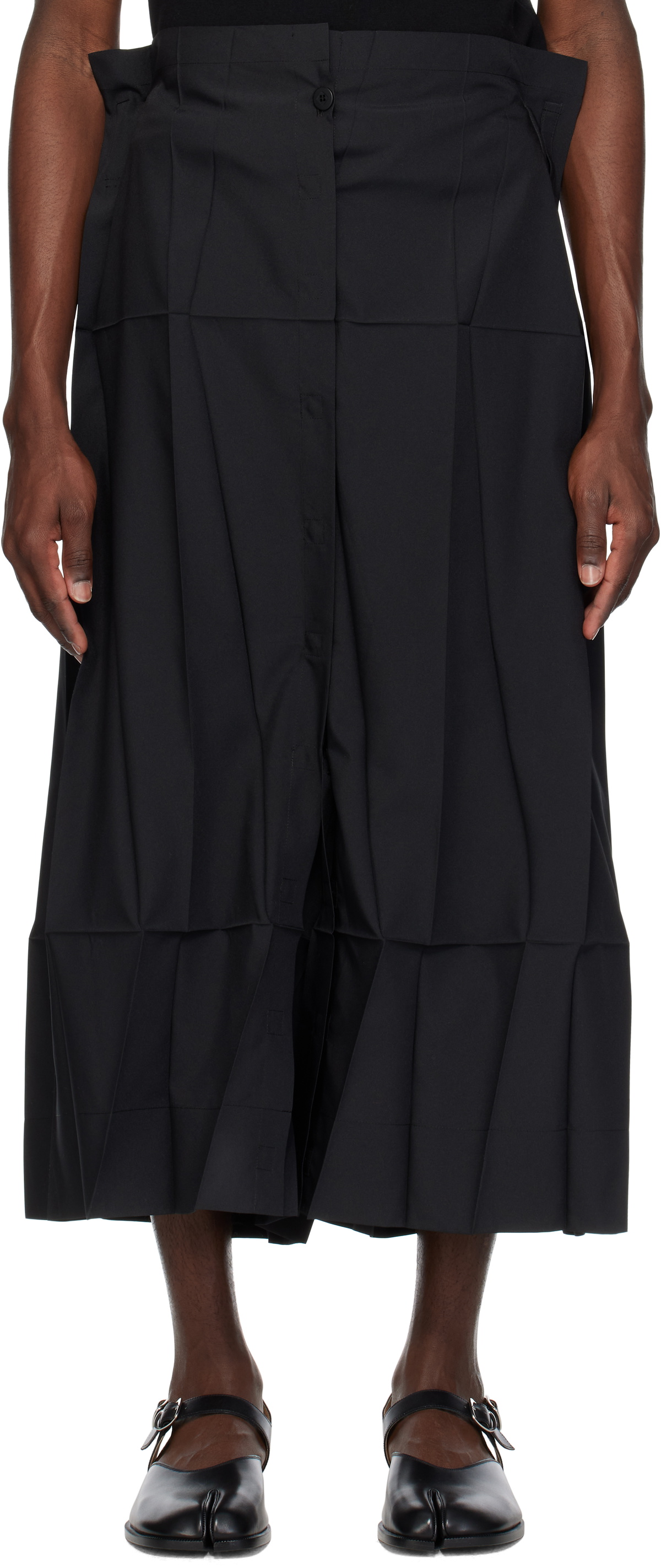 132 5. ISSEY MIYAKE Black Solid Trousers 132 5. ISSEY MIYAKE