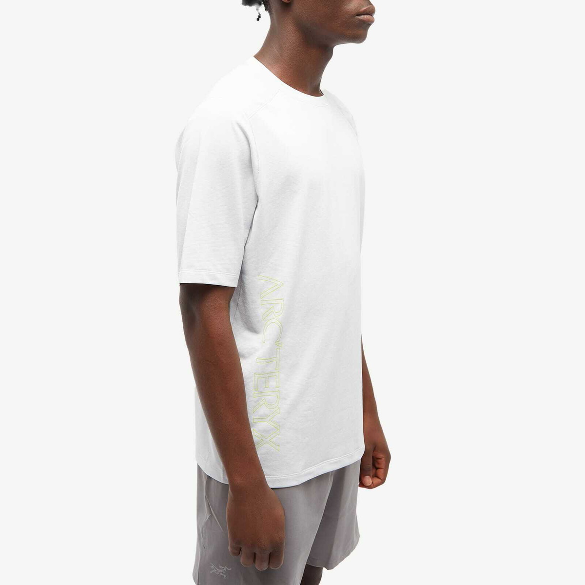 Arc'teryx Men's Cormac Downword Side Logo T-Shirt in Atmos Heather Arc ...