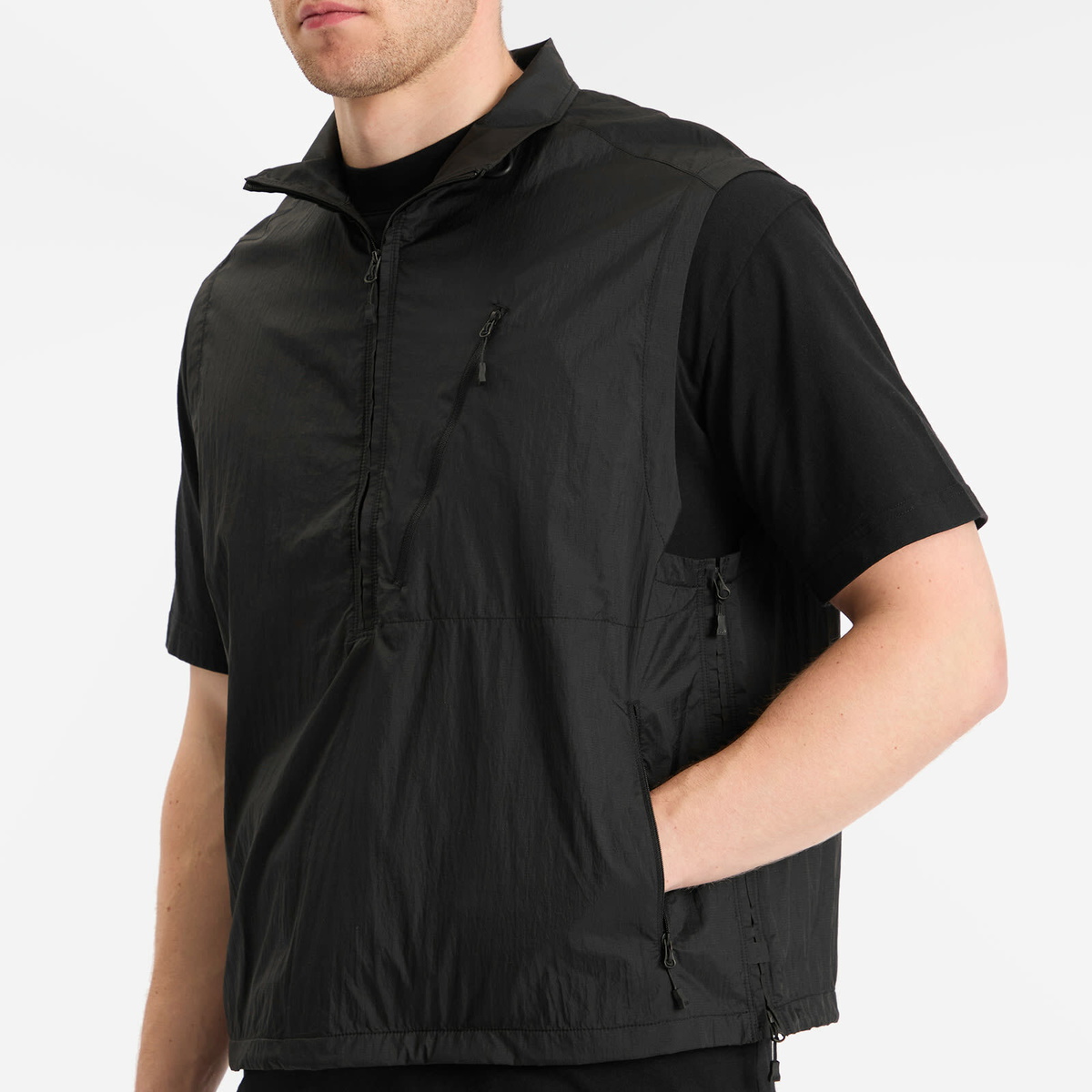 DAIWA Men's Tech Wind Shell Vest in Black DAIWA