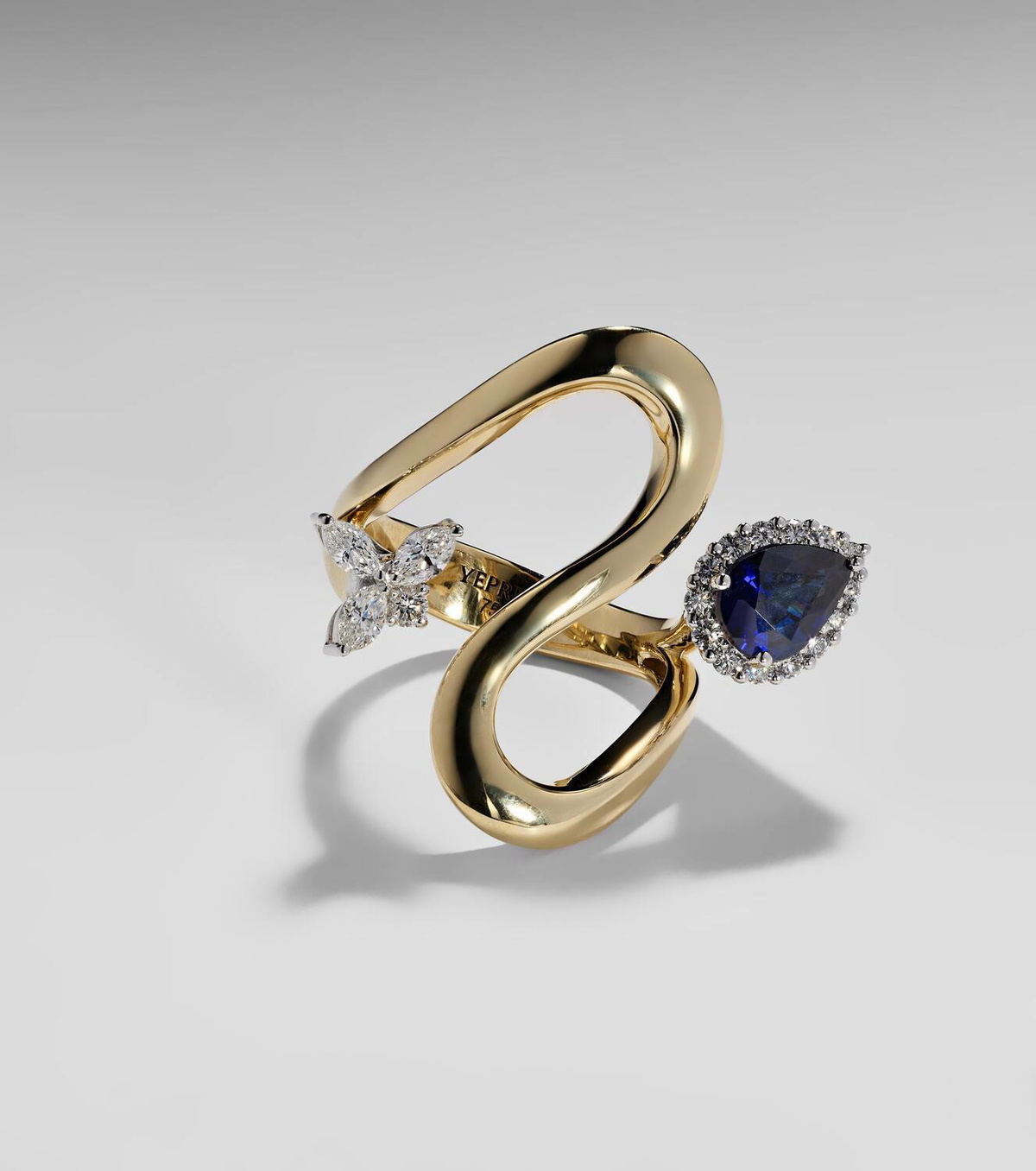 Yeprem Reign Supreme 18kt gold ring with diamonds and sapphires Yeprem