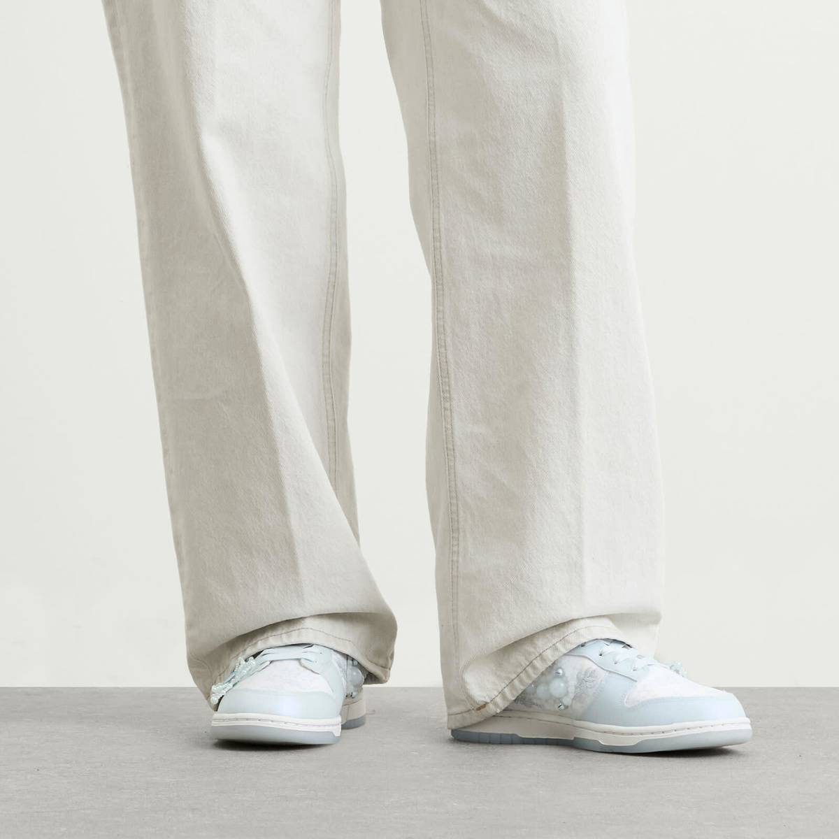 Nike Women's Dunk Loqs Sneaker in White/Blue/Grey Nike